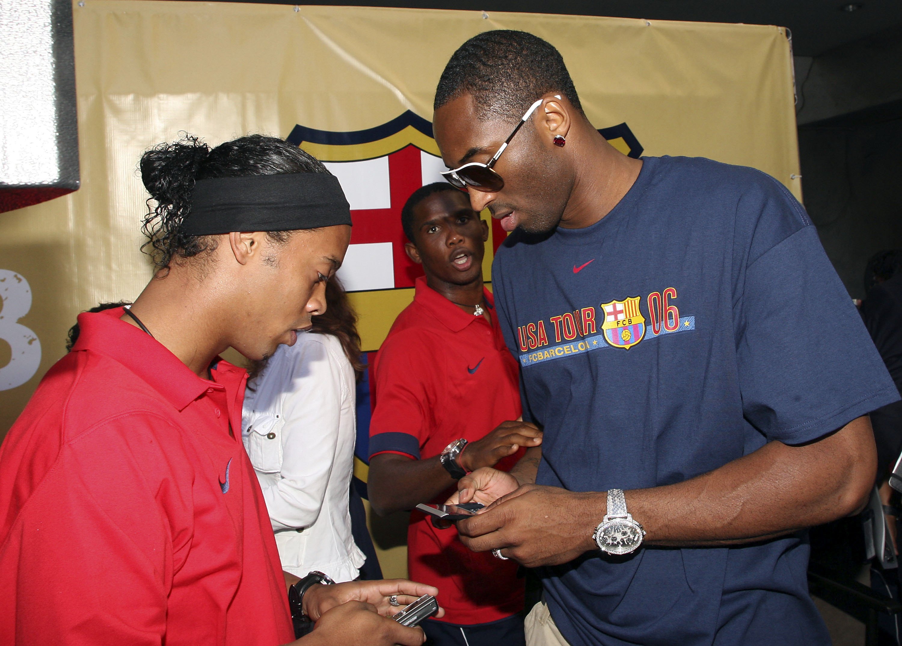 The Incredible Story Of How Ronaldinho Introduced Kobe Bryant To A 17 ...