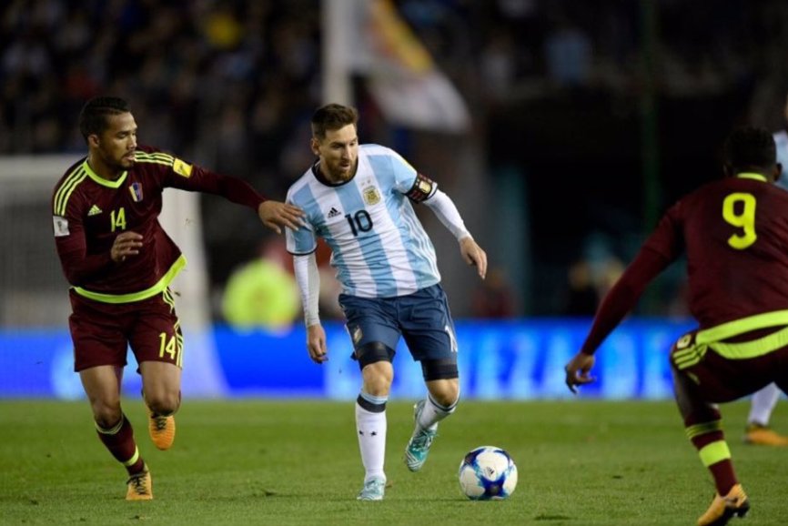 This Video Shows How Messi Is Better In Tight Spaces Than Anyone