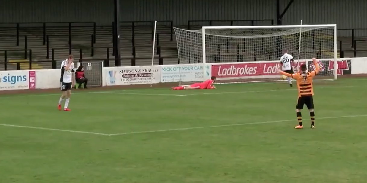 58 Seconds Of The Worst Football You'll See This Year