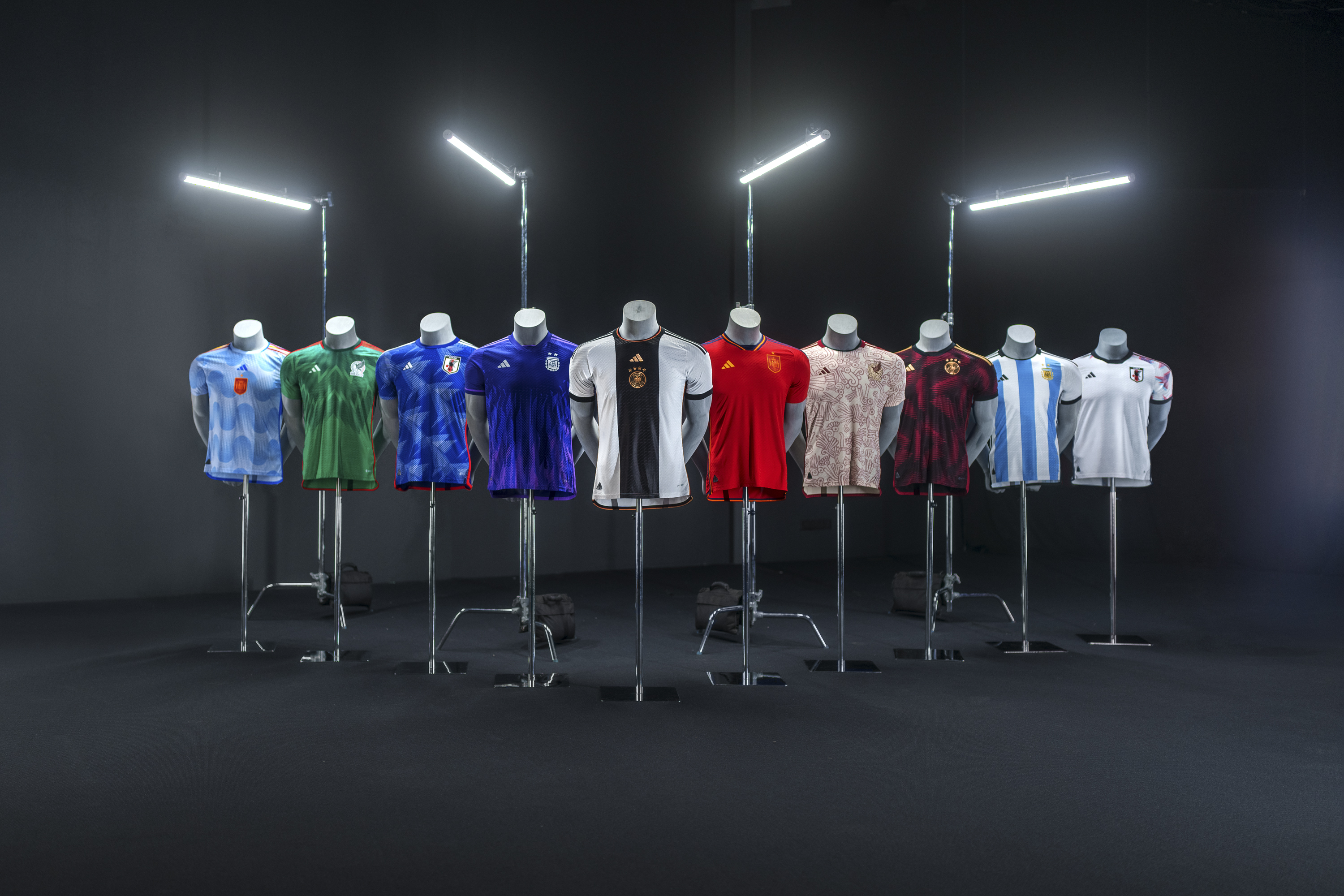 The best FIFA World Cup™ items to gift this holiday seaso n | The18
