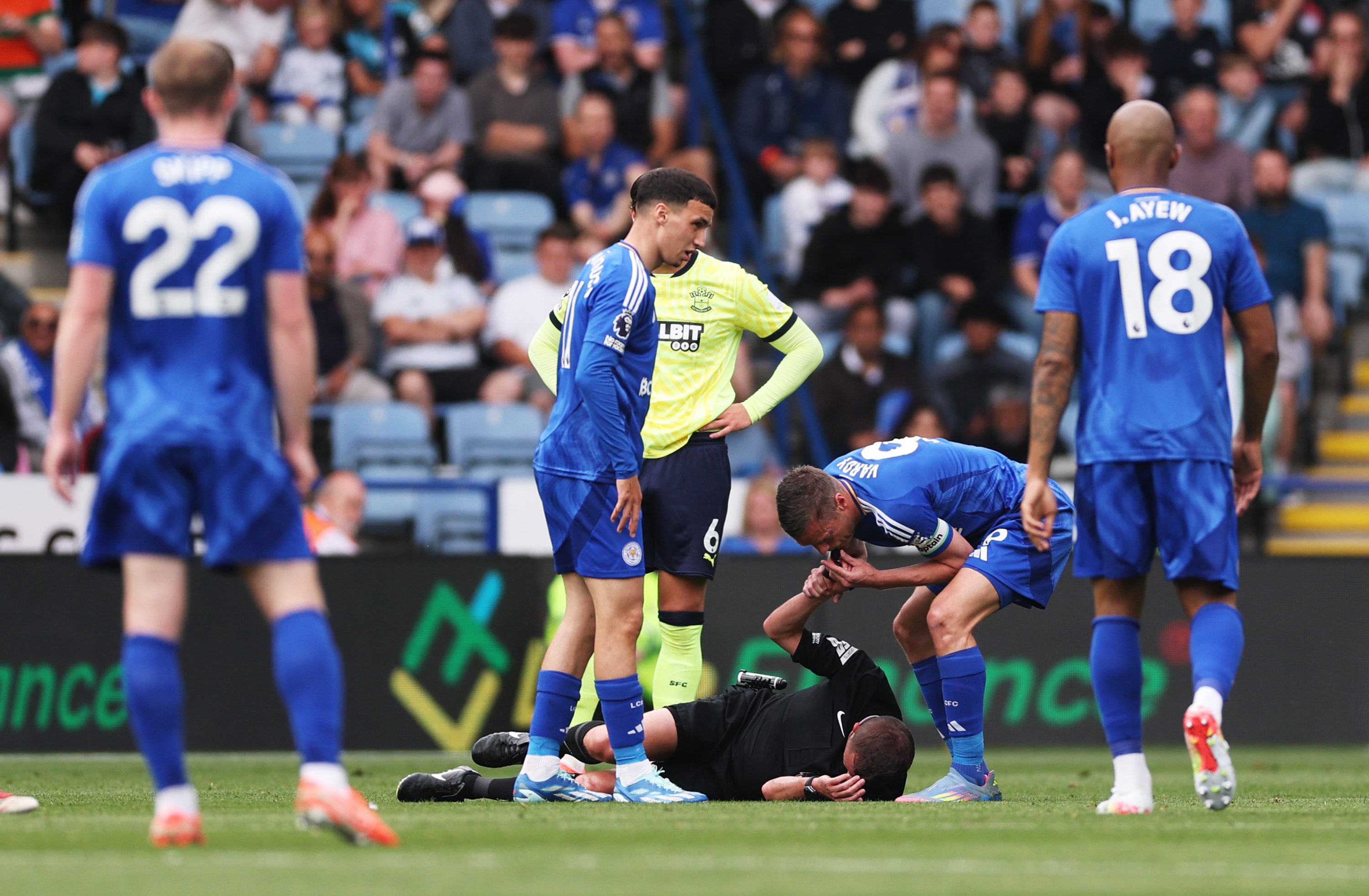 Watch: Jamie Vardy blows whistle after injury to referee
