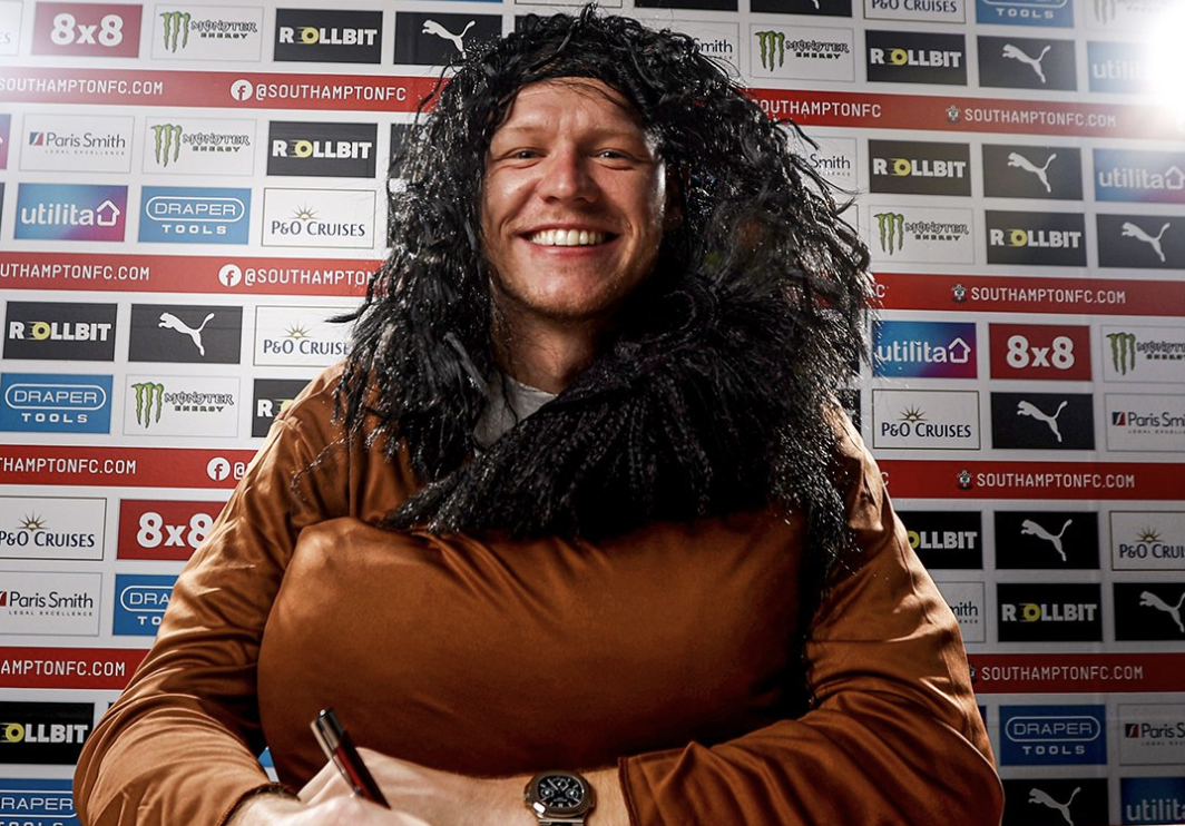 Aaron Ramsdale signs with Southampton… dressed as Hagrid from Harry ...