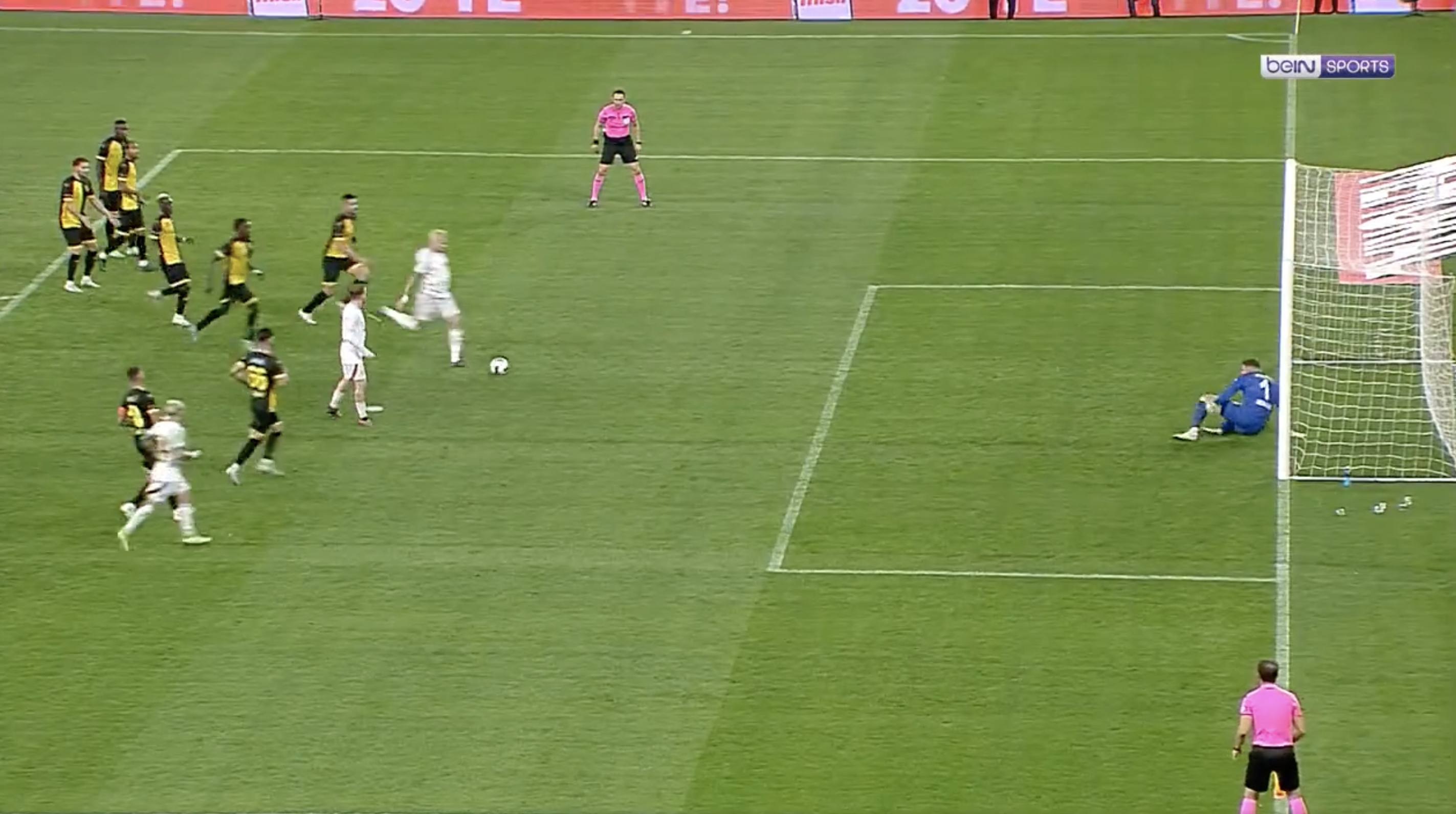 Watch: Mauro Icardi penalty miss fail for Galatasaray