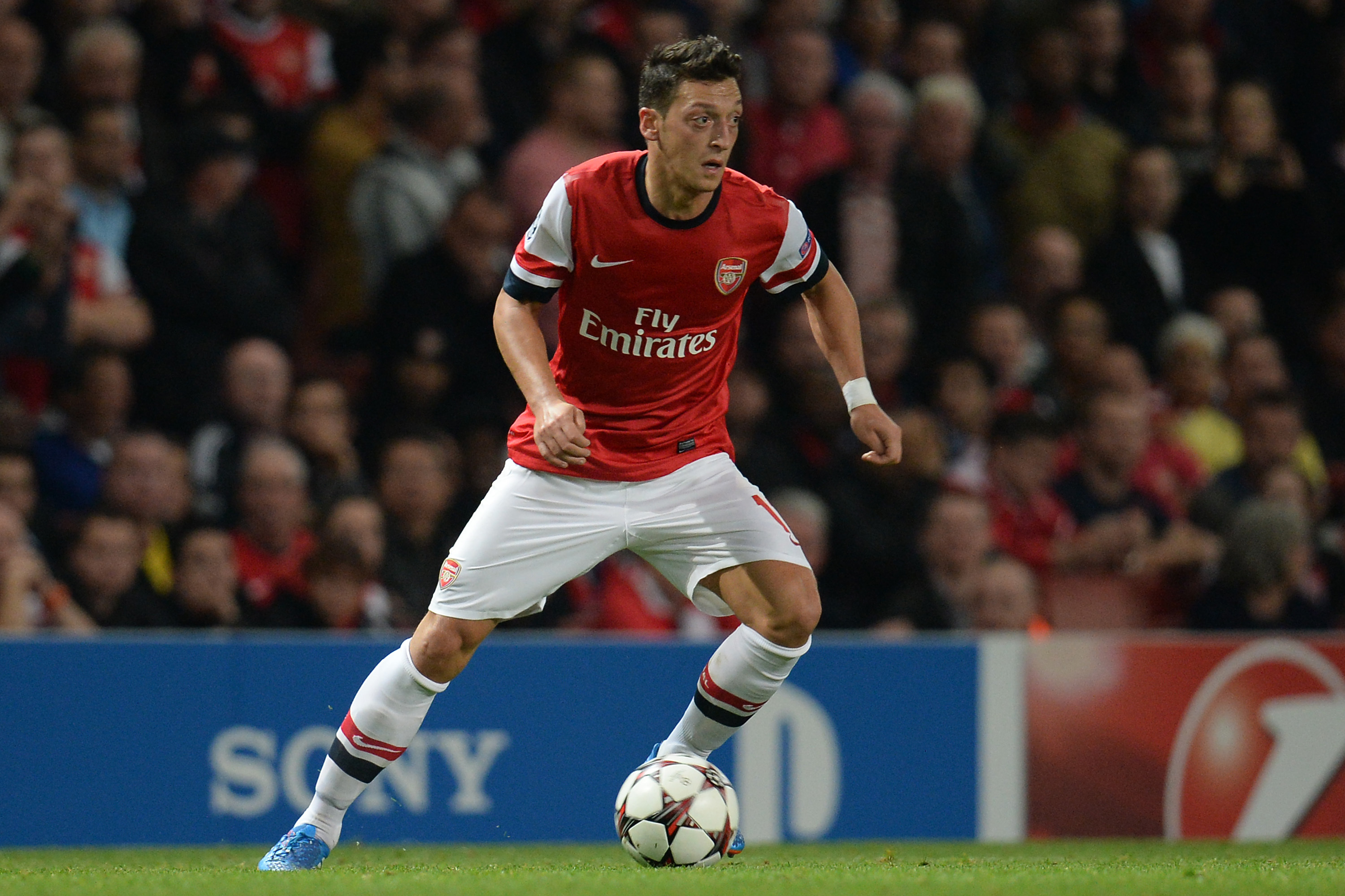 Mesut Ozil | The Definitive Player Guide | The18