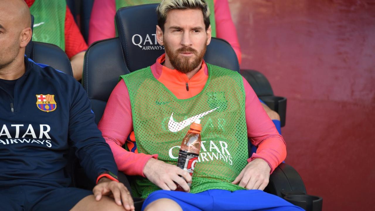Did Messi Puke On The Bench This Weekend? | The18