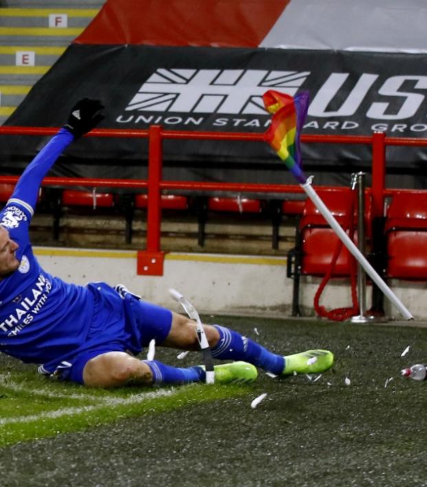 Jamie Vardy Celebrates Last-Minute Winner By Obliterating A Corner Flag