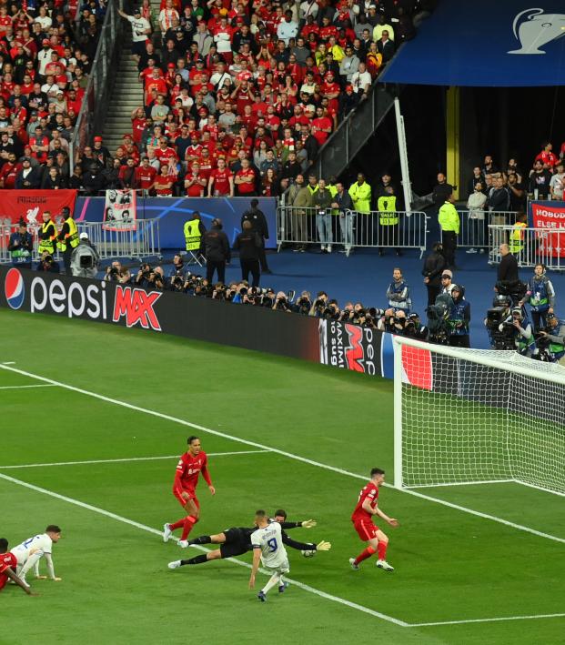 Benzema Offside Call Causes Twitter Mayhem — Was He Offside?