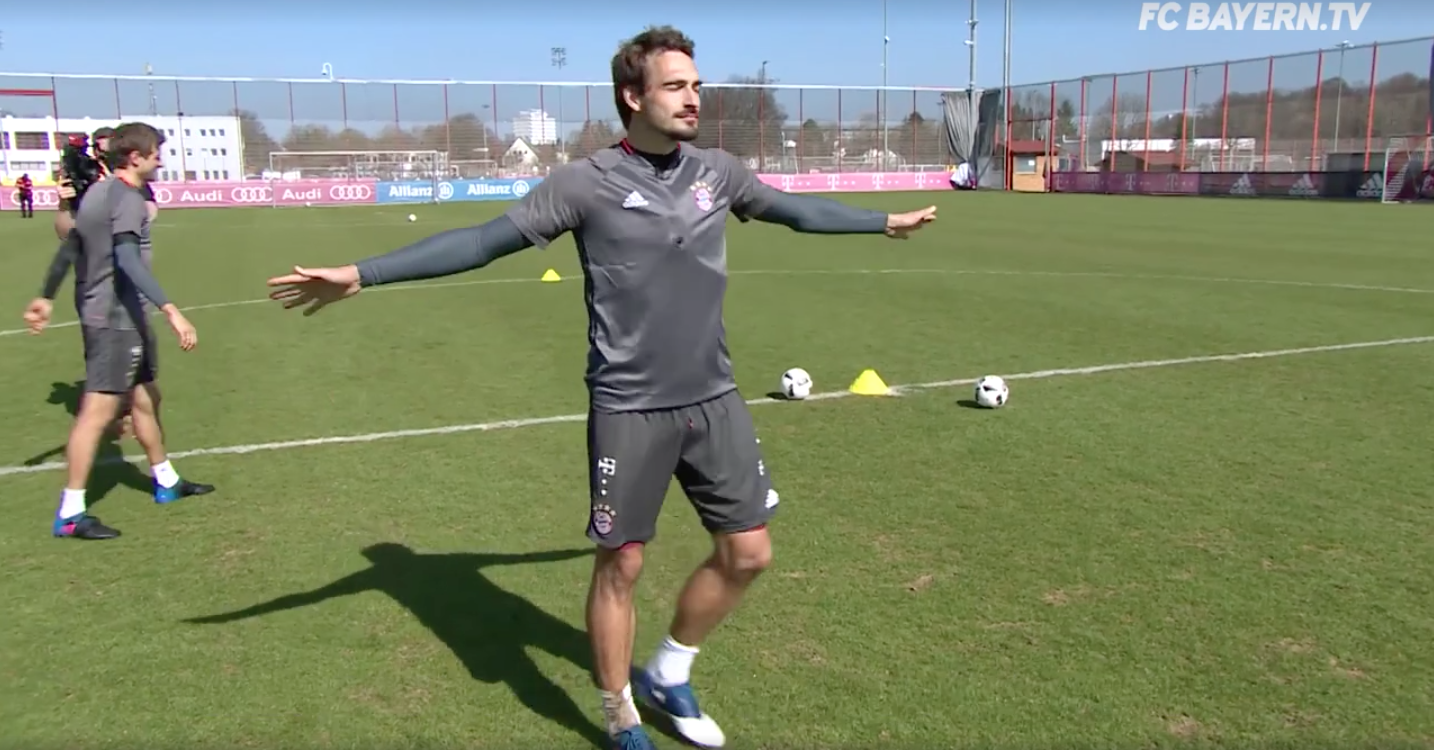 Thomas Muller and Mats Hummels Are Hilarious In This Shootout Challenge ...