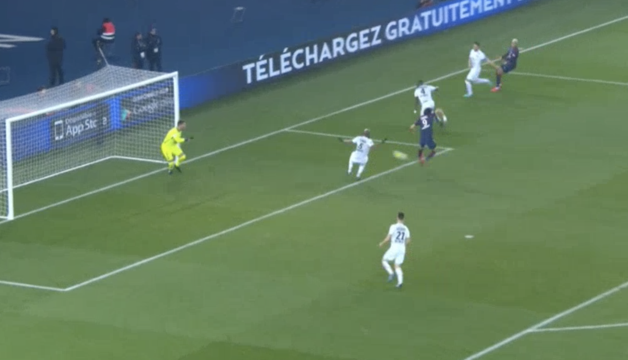 Edison Cavani Back Heel Goal