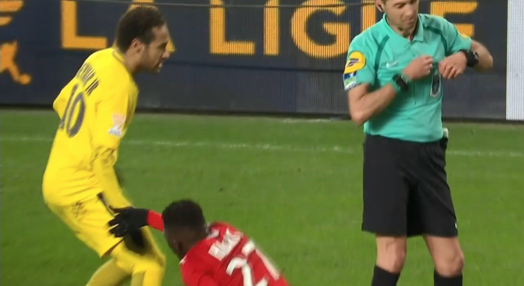 Neymar Trolls Rennes Player With A Classic Move | The18