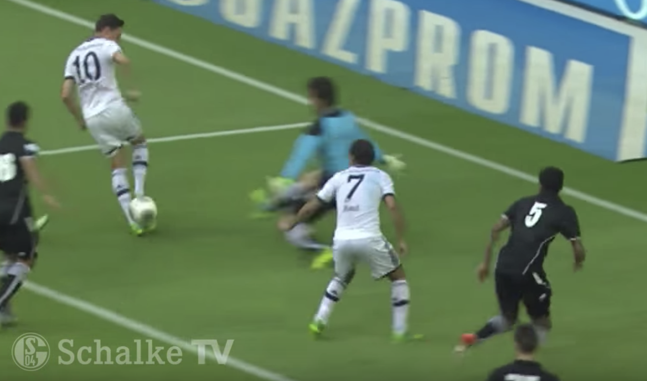 Julian Draxler Dances Through 3 Defenders, Produces Magnificent Back ...