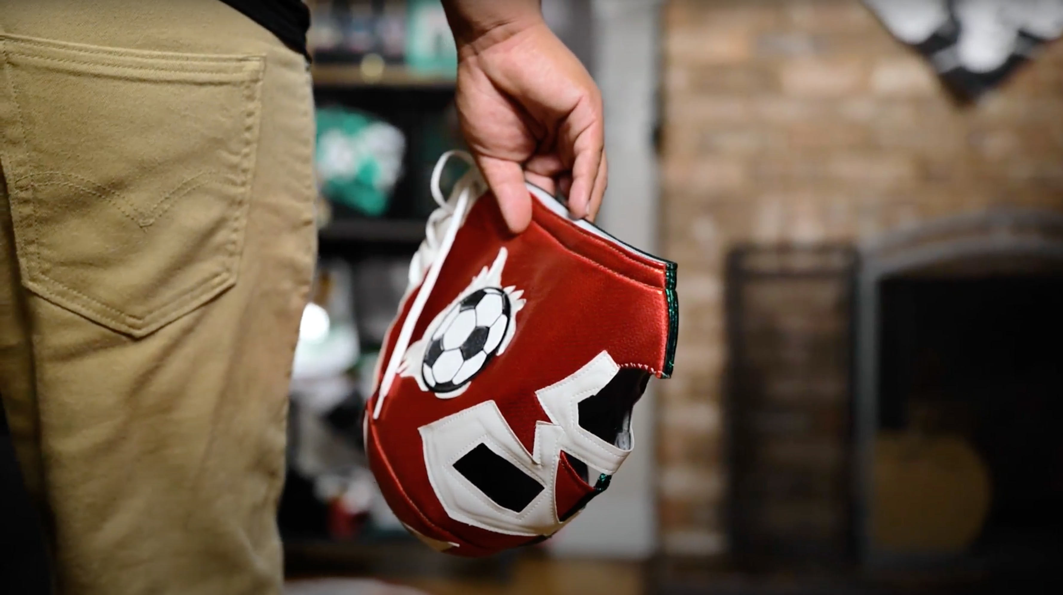 Fanáticos Locos, Episode 1 | The Masked TikTok Fan